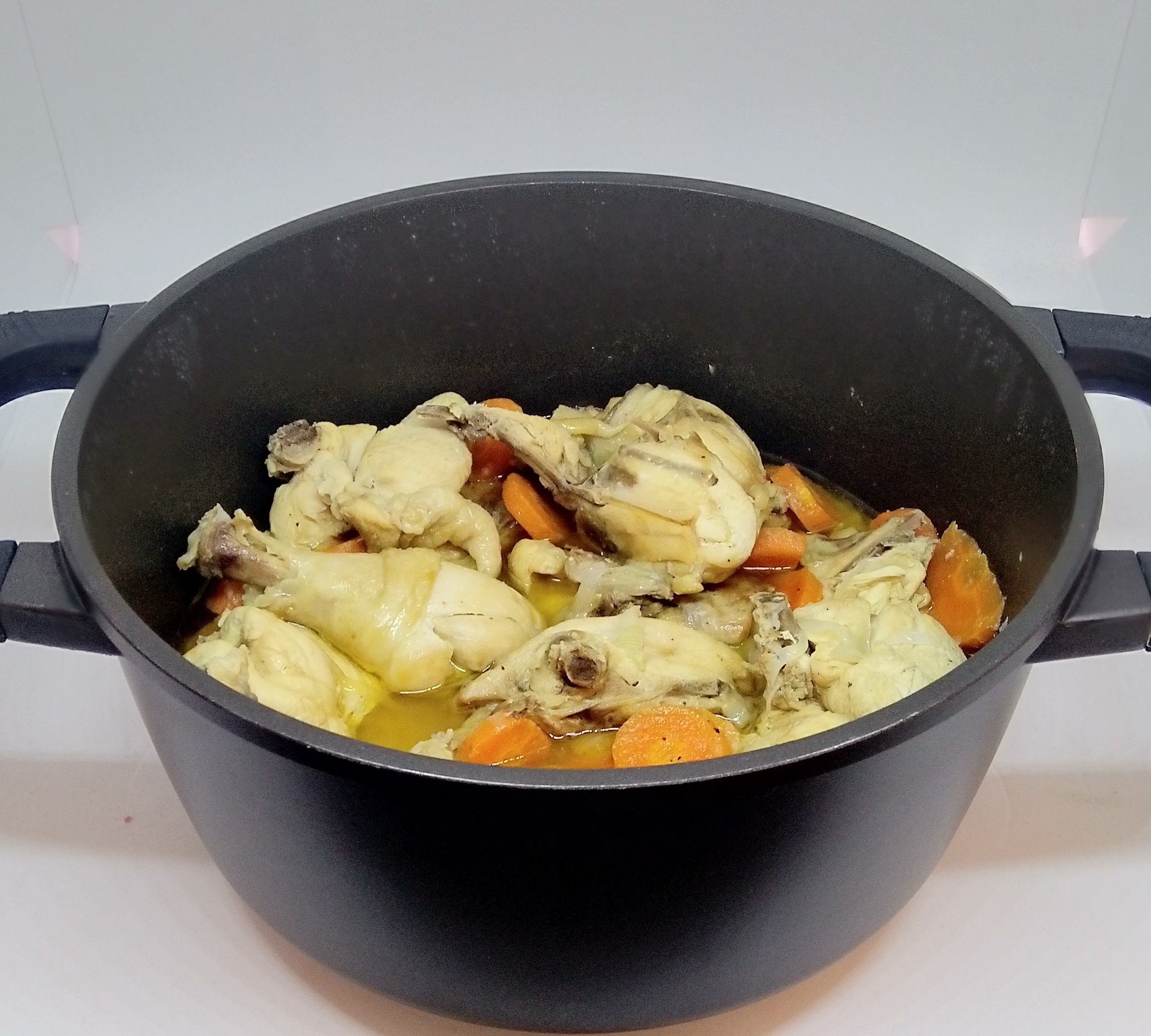 Frango Estufado com Cenouras - À mesa com a Ziza - Cem cores, mil sabores.